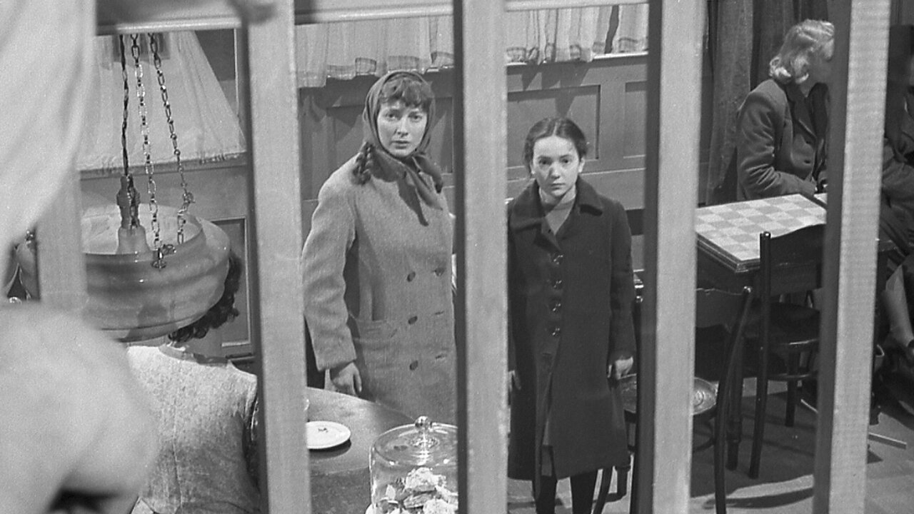 Watch Secret People | Netflix